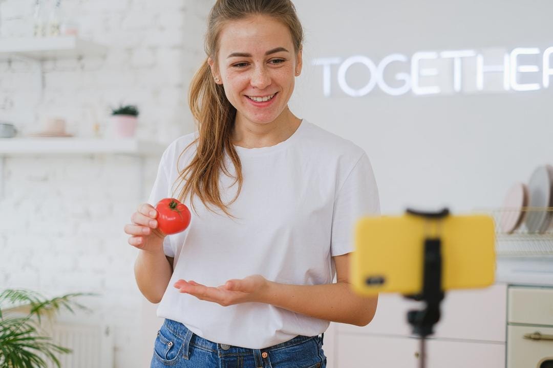 Cara Live Streaming YouTube di HP dan Laptop 2025 | FORTUNE Indonesia