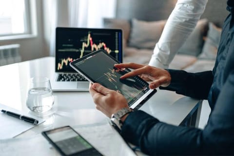 Daftar Saham BUMN dan BUMD di BEI Berdasarkan Sektornya | FORTUNE Indonesia