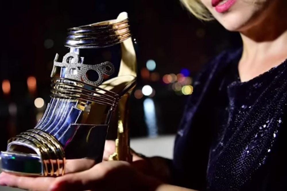 13 Sepatu Termahal di Dunia, Harganya Mencapai Miliaran! | FORTUNE ...