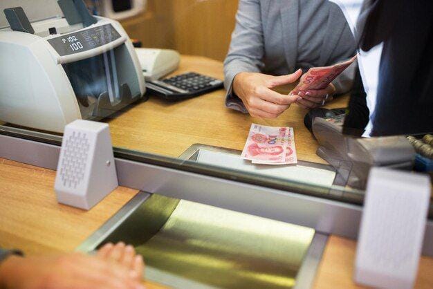 Kredit Bank Tumbuh Lambat 6,9%, Ekonom: Bank Waspadai Segmen Berisiko ...