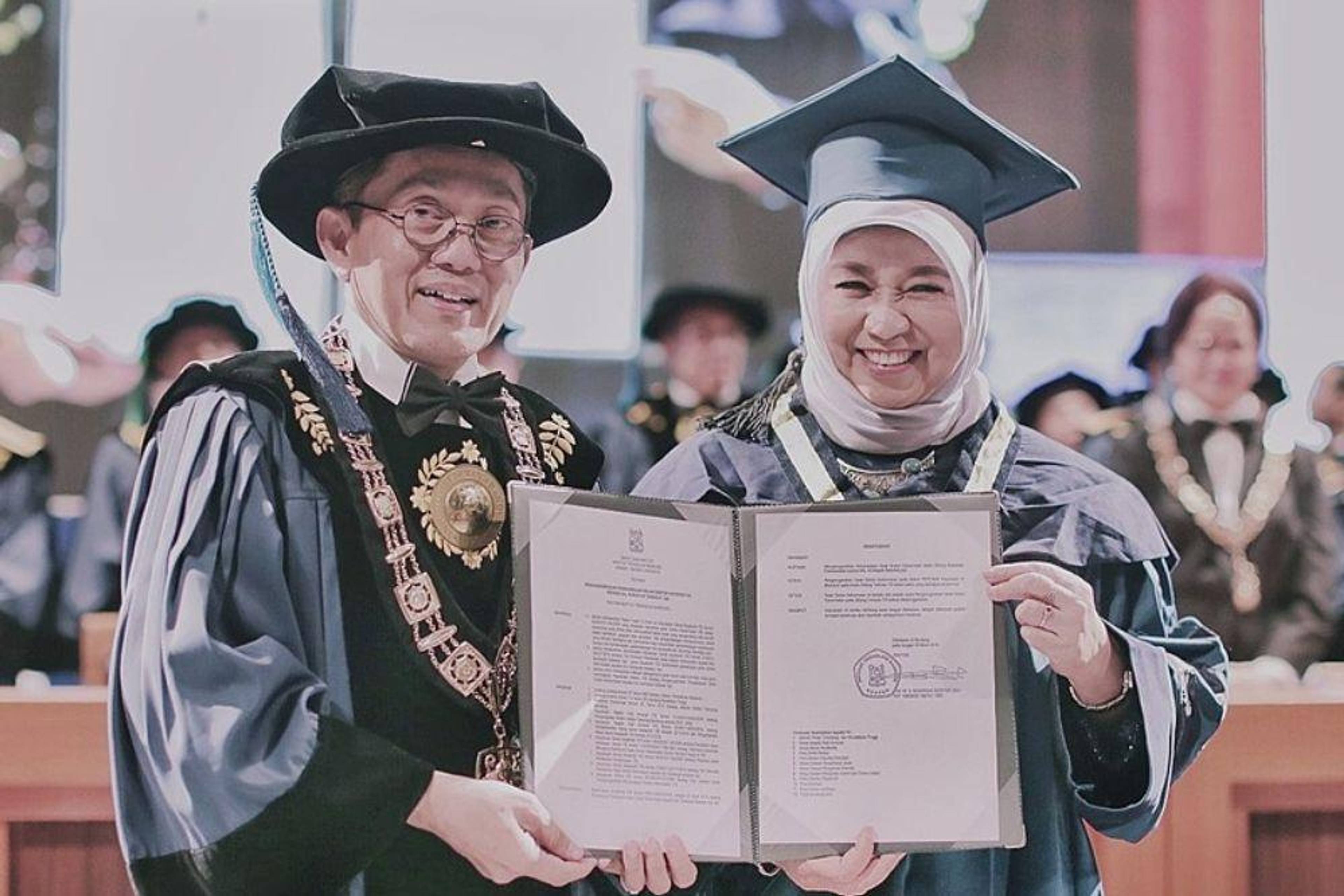 Profil Nurhayati Subakat, Pendiri Paragon | FORTUNE Indonesia