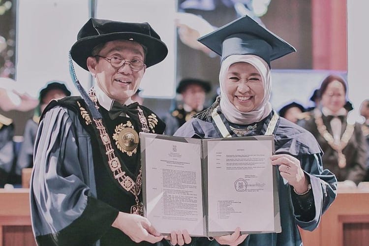 Profil Nurhayati Subakat, Pendiri Paragon | FORTUNE Indonesia