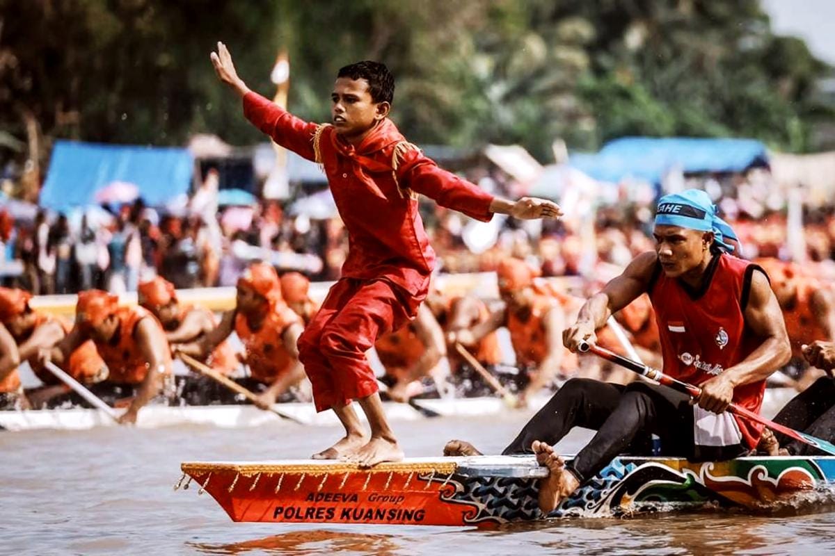 Mengenal Pacu Jalur, Lomba Dayung Tradisional asal Riau | FORTUNE Indonesia