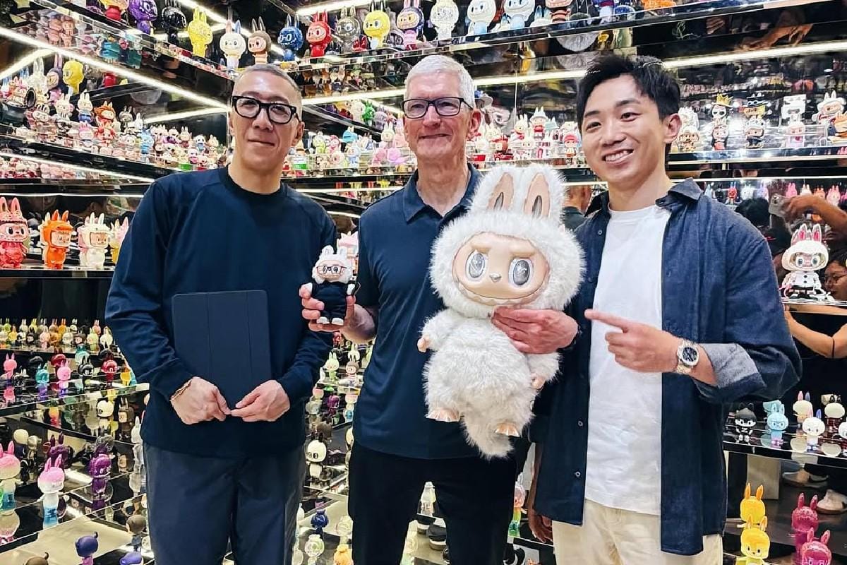 Tim Cook Kunjungi Pop Mart, Isu Kolaborasi Apple–Labubu Mencuat ...