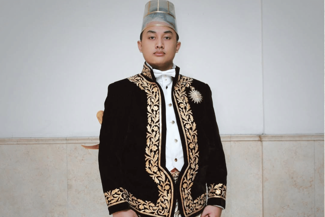 Profil Pakubuwono XIV, Resmi Dinobatkan Jadi Raja Keraton Solo ...