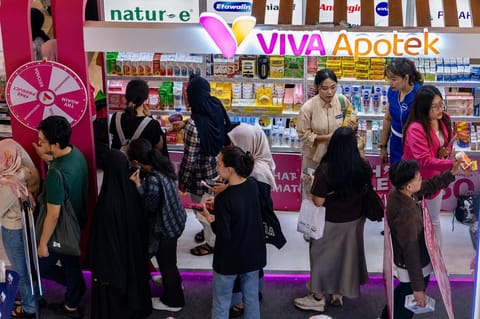 Rupiah Tertekan, Peritel Farmasi Masih Optimistis pada Daya Beli ...